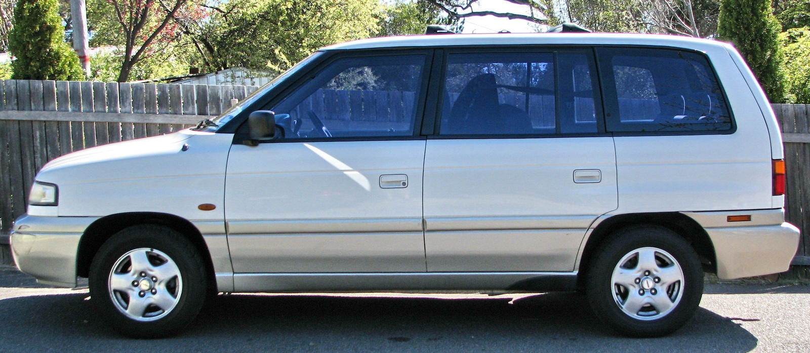 Mazda MPV 3.0 i V6 148 KM Minivan - dane techniczne, spalanie, wymiary ...